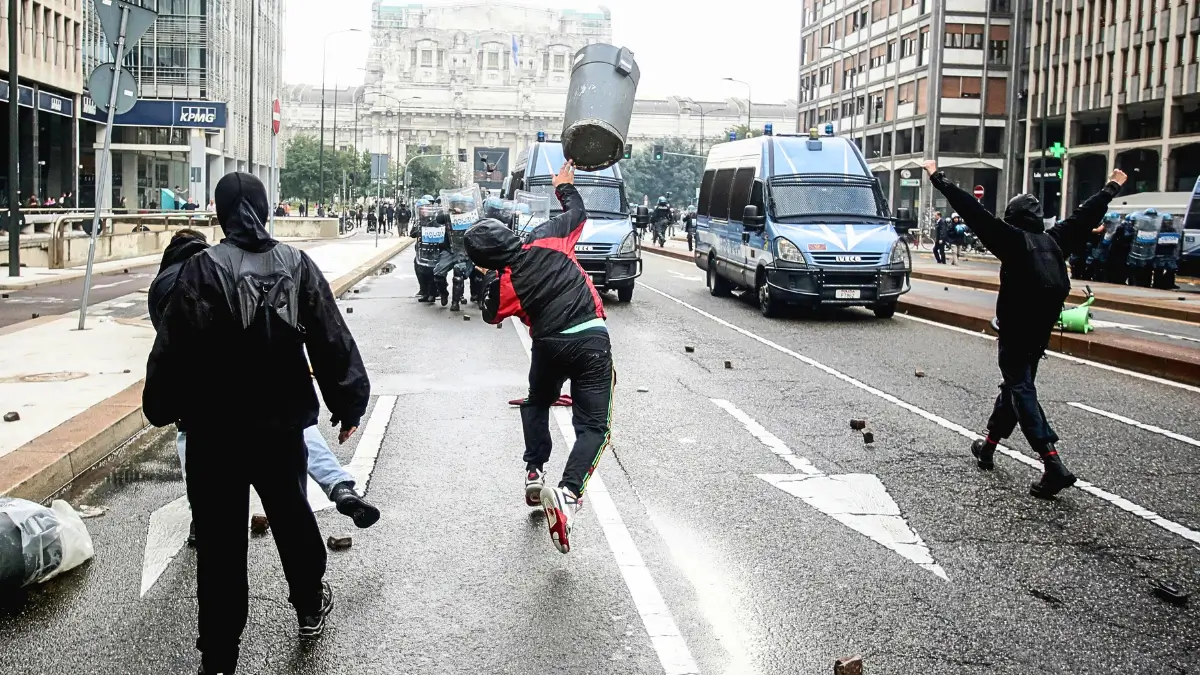 "Distruggo, dunque sono": i maranza oltre l’integrazione mancata - Tempi